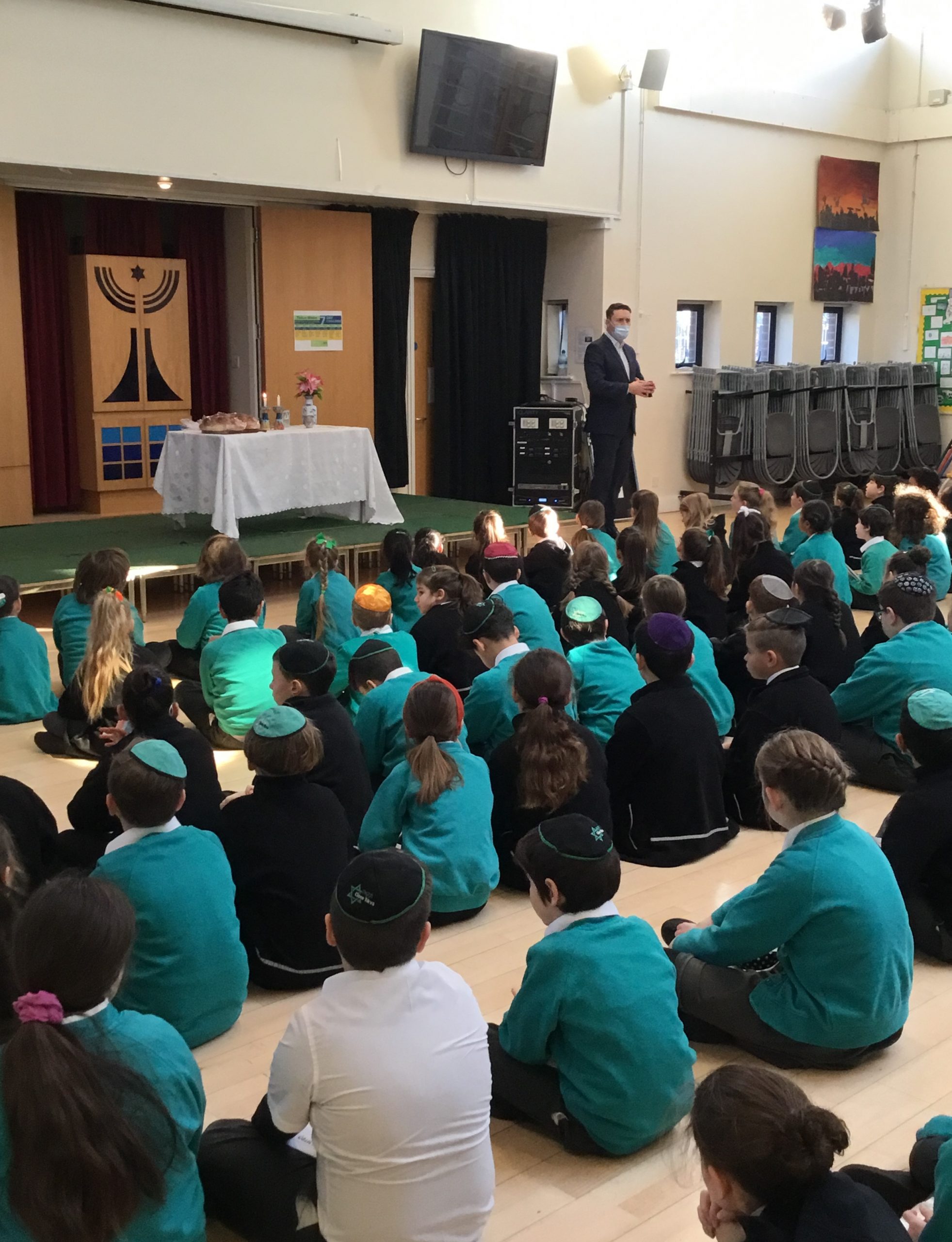 Wes Streeting visit to Clore Tikva School - Essex Jewish News
